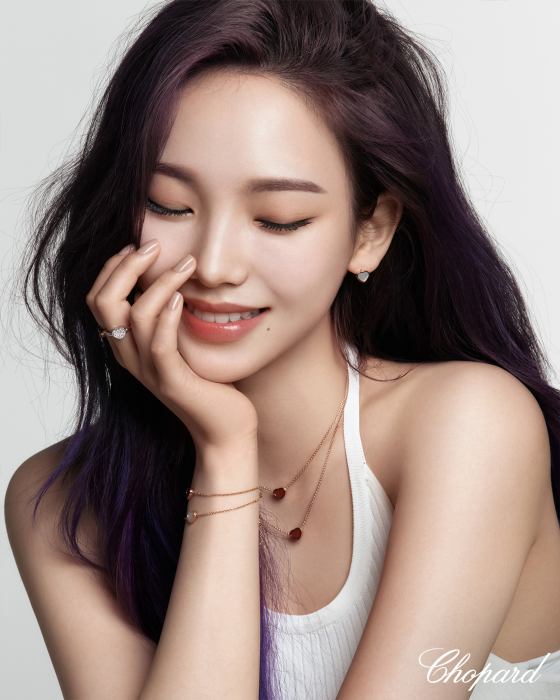 쇼파드, '마이 해피 하츠' 컬랙션 에스파 화보 공개