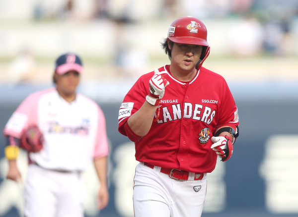 SSG 최정, KBO 6월 MVP…6월에만 11홈런